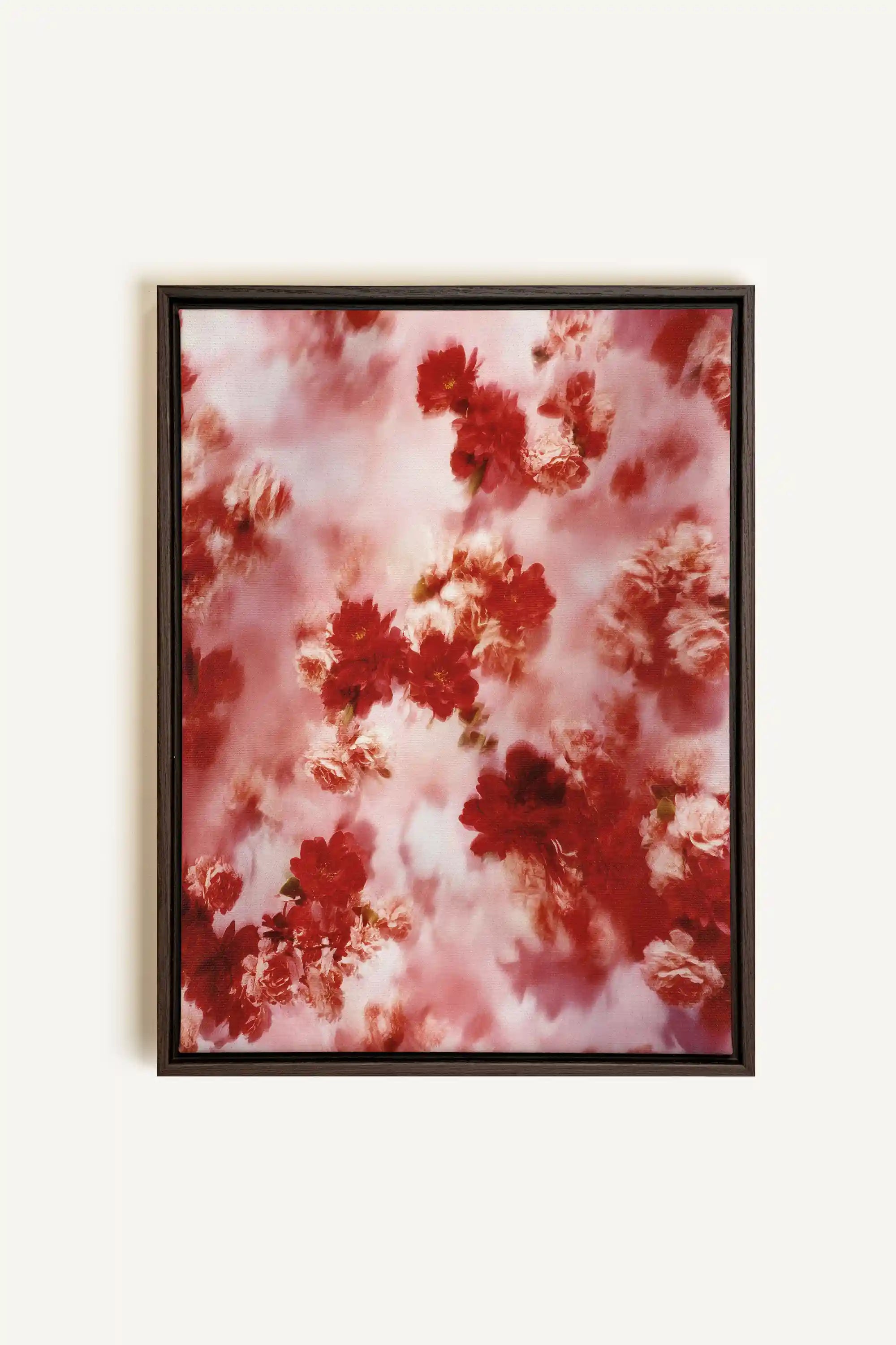 RÊVE ÉCARLATE, Oeuvre sur toile étirée, encadré Brun Noyer – Oleka Canvas